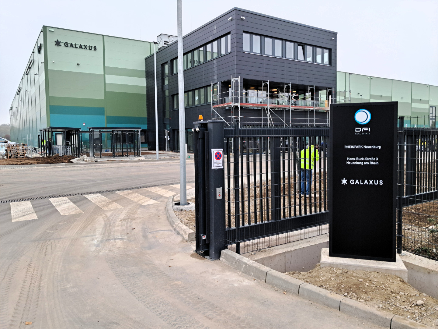 Galaxus eröffnet Standort Neuenburg... - diy online