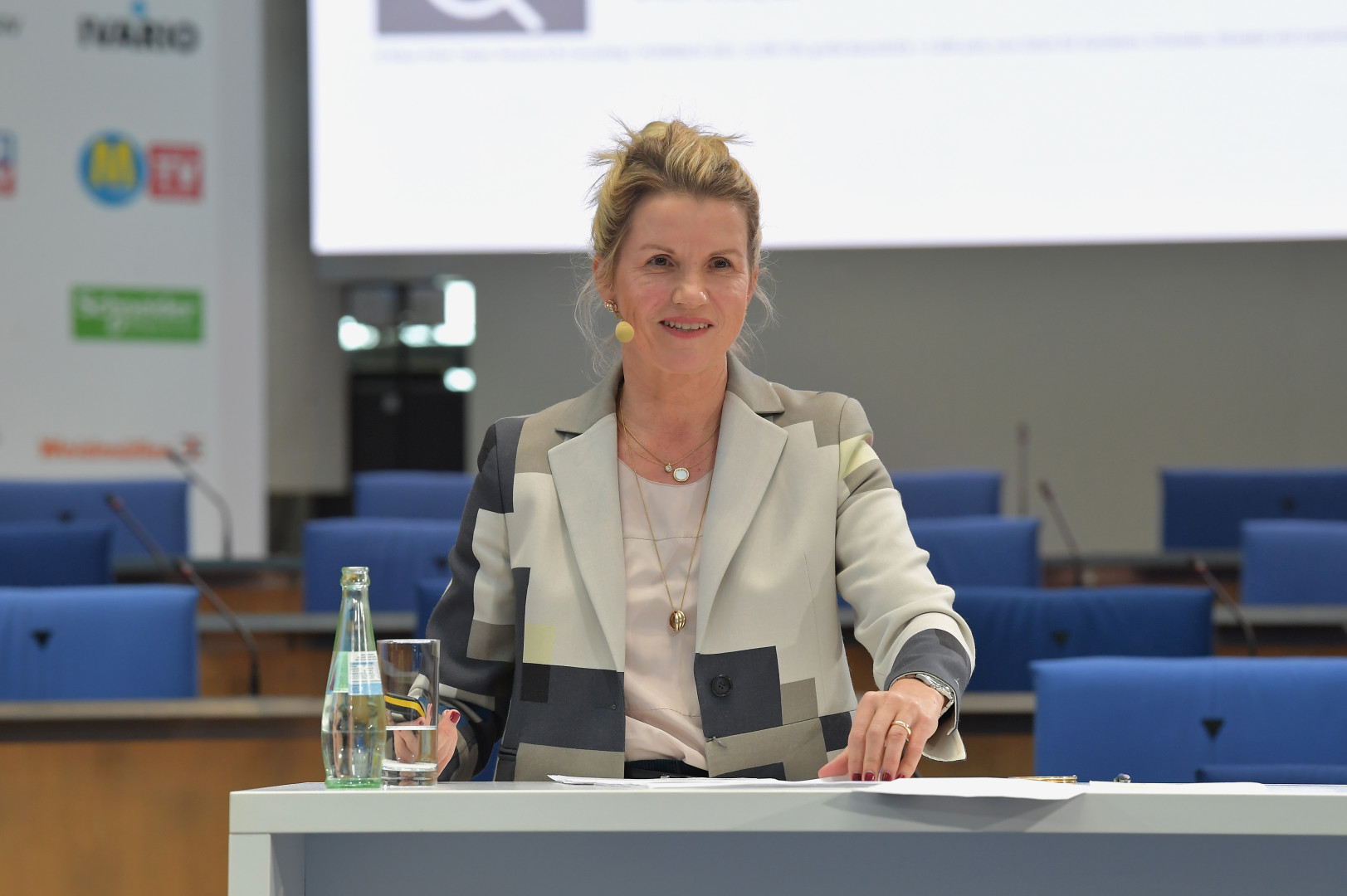 Hornbach verlängert Vertrag von Kar... - diy online