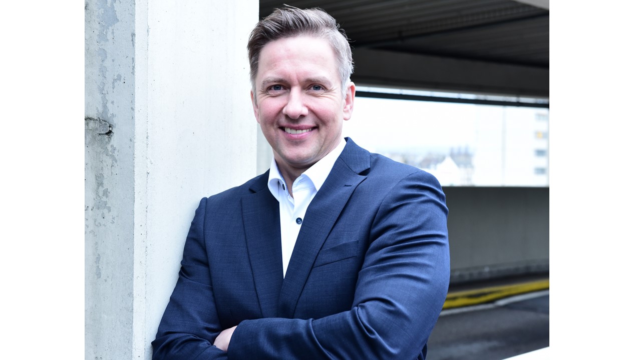 Werner Hansen Commercial Director b... - diy online