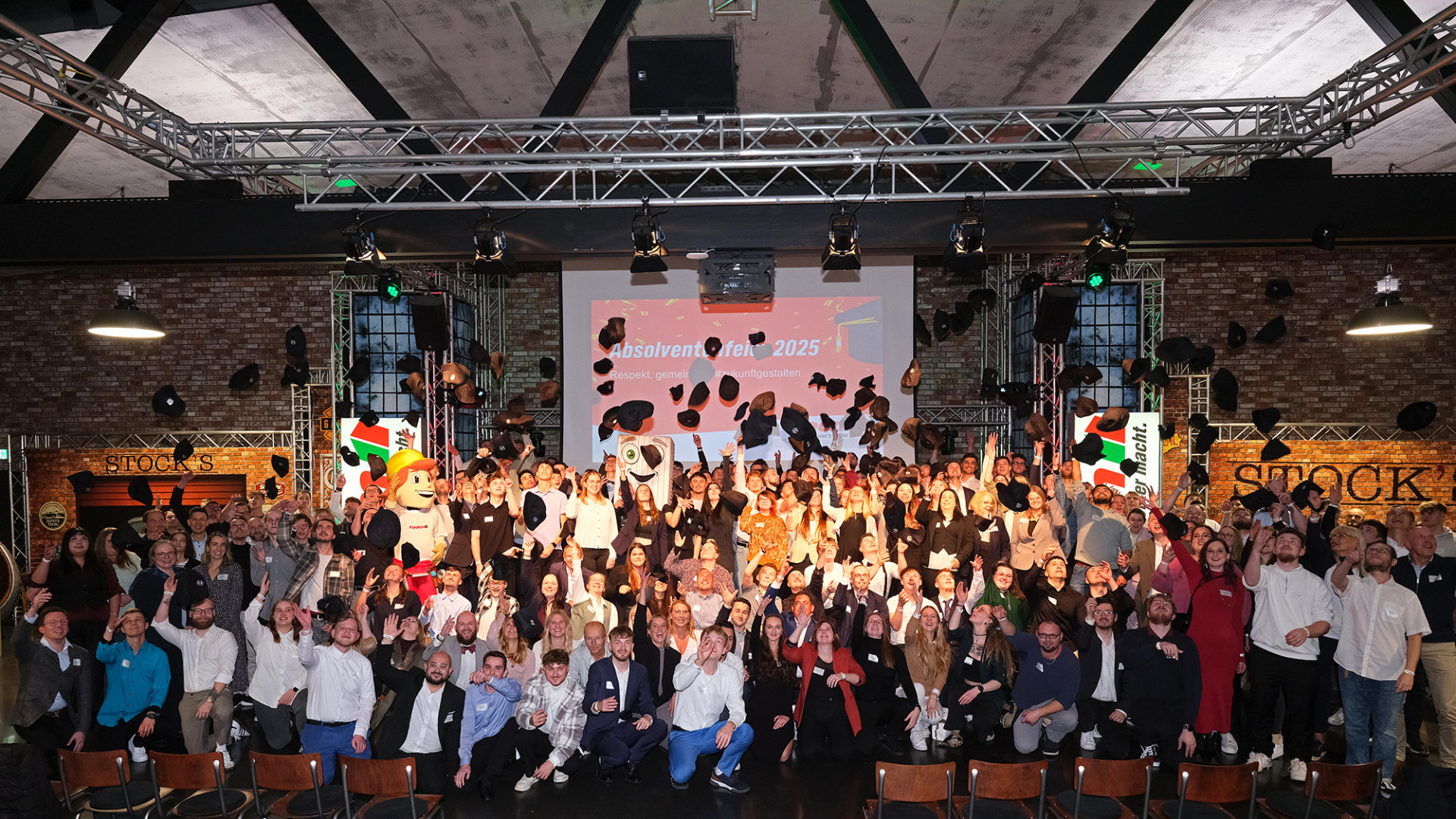Toom feiert 247 Absolventen - diy online
