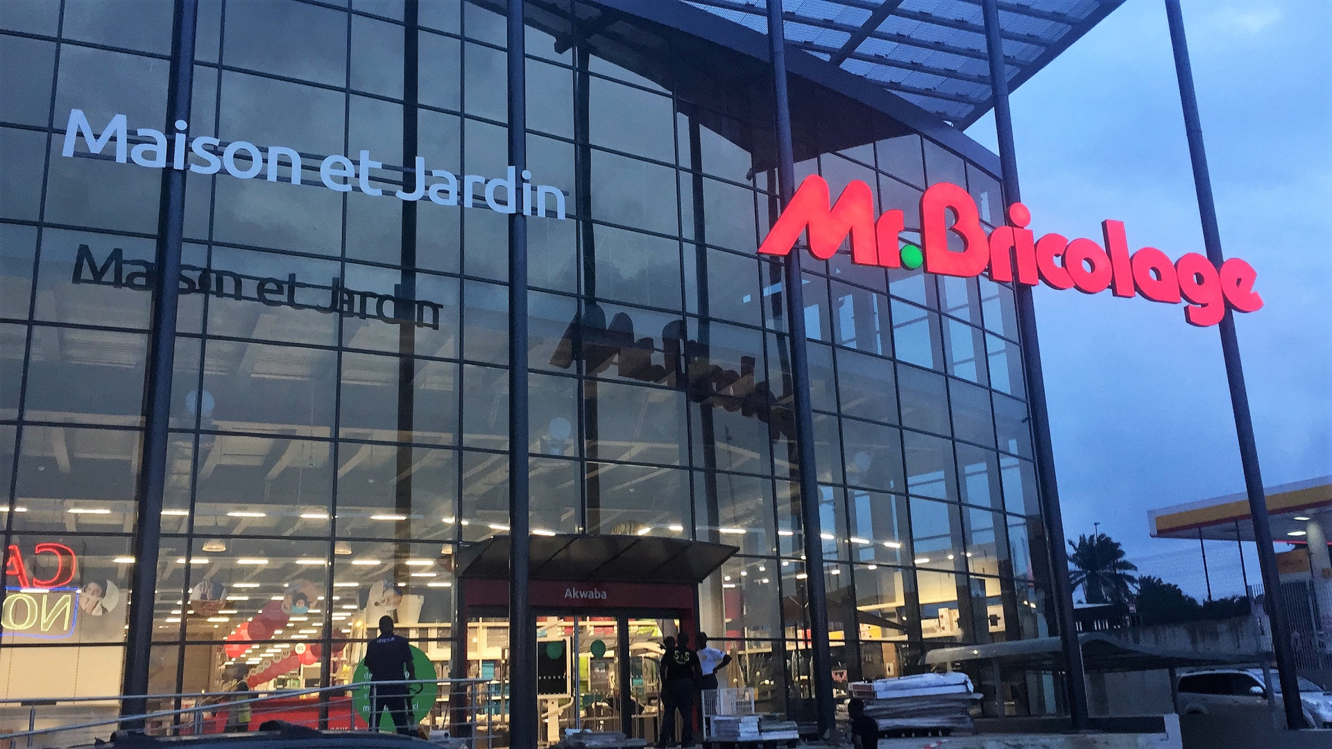 Mr. Bricolage klar unter Vorjahr, j... - diy online