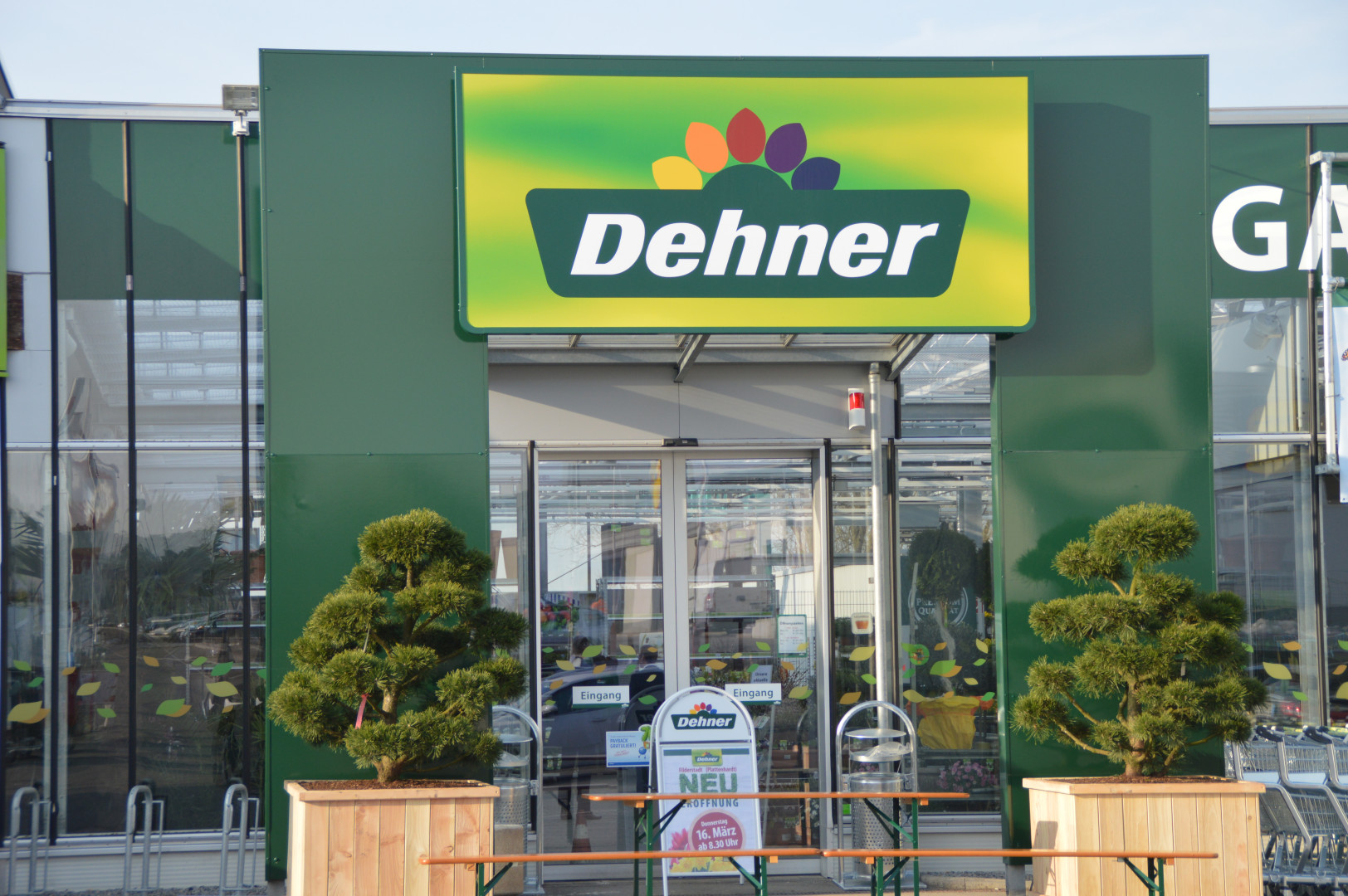 Dehner eröffnet im ehemaligen Flora... - diy online